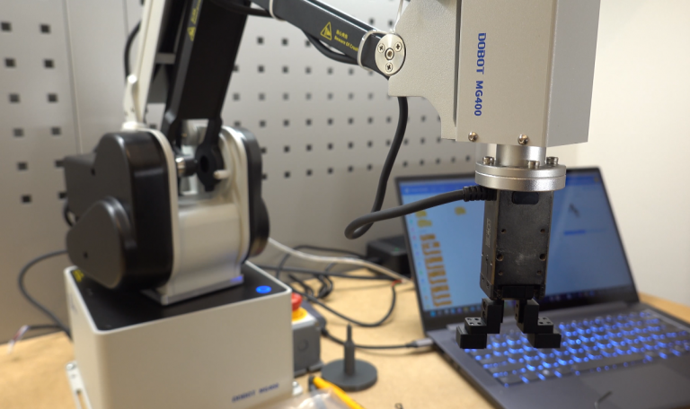 DOBOT MG400 Desktop Collaborative Robot - Dobot.nu